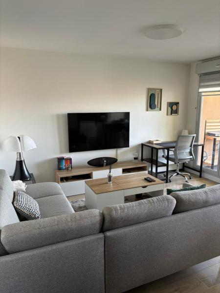 Apartment 2 Room Air Conditioning Place To Work - Écully