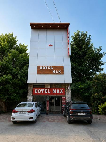 Hotel Max - In Budget & Comfortable Rooms - For Corporates, Couples, Families Near Hmv, Dav, Grain Market, Workshop Chowk - Jalandhar