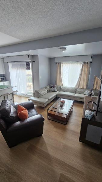 Modern 2-storey Townhouse, 2br, Free Parking, Near Hwy401 And Oshawa Centre - Oshawa
