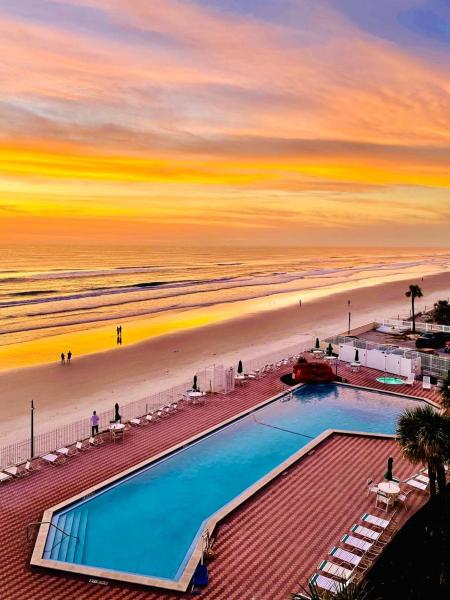 Beachfront, Amazing Views, Pool, Hot Tub, King Bed - Daytona Beach