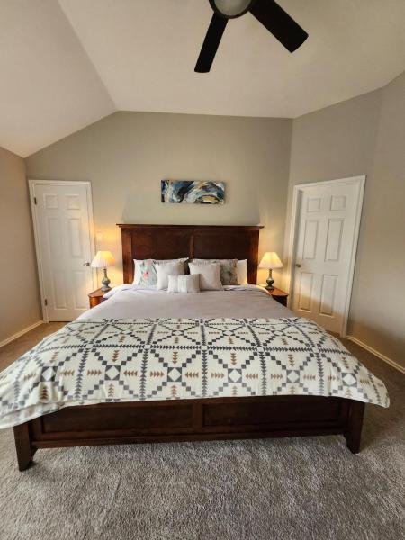 Luxury 2bdrm Cedar Park Sleeps 6 - Cedar Park, TX
