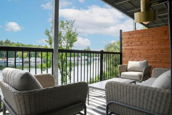Le 102 Condo Moderne Au Coeur De Magog - Magog