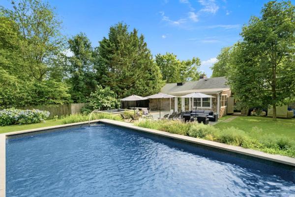 Southampton Pool Home Near Village - The Hamptons, NY