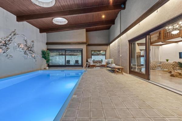Wellness Villa Near Vienna - Pool, Sauna & Whirlpool - Austria