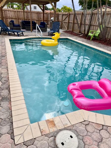 Executive Pool House In Dania For Long Stays - Dania Beach, FL