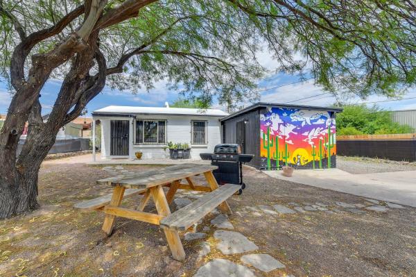 Tucson Home Base Near I-10, 5 Mi To Downtown! - Tucson, AZ