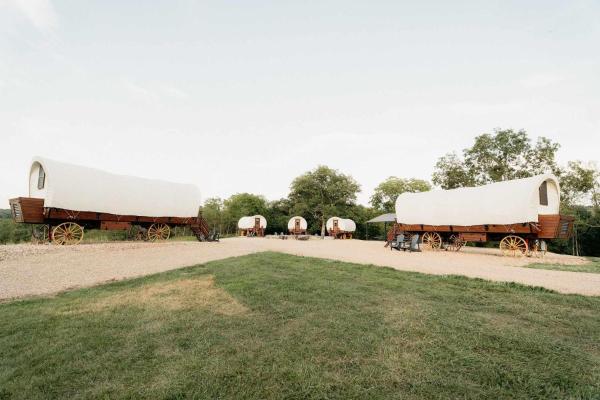 Sycamore Creek Wagon Retreat Group Stay - Branson, MO