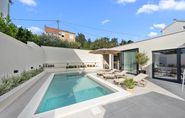 Gorgeous Home In Sibenik - Brodarica