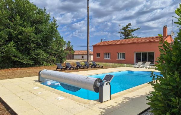 Gorgeous Home In Civrac-en-médoc With Wifi - Lesparre-Médoc