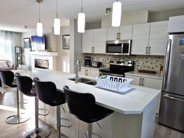 The Southern Comfort - Comfy & Spacious 3 Br Home On The Park, In Strategic Sw Edm, Near Airport - Edmonton