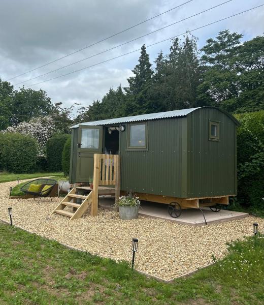 Shepherds Hut In Shropshire With Swimming Pool - Telford