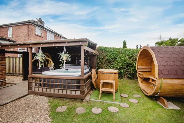 Holiday Haven Oasis Hot Tub Sauna Driveway - Rotherham, UK