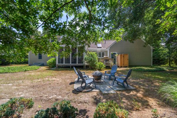Game Room Cozy & Mins To Beaches - Wellfleet, MA