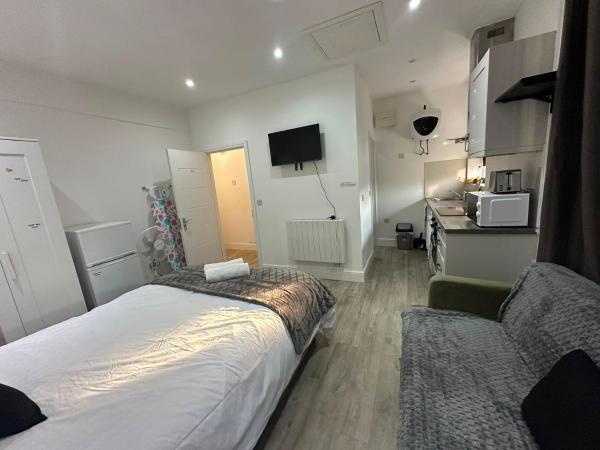 Wimbledon Chase Self- Catering Studio - Epsom