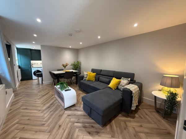 Modern 2br Apt - Prime Portrush Location - Sleeps 5 - Portrush