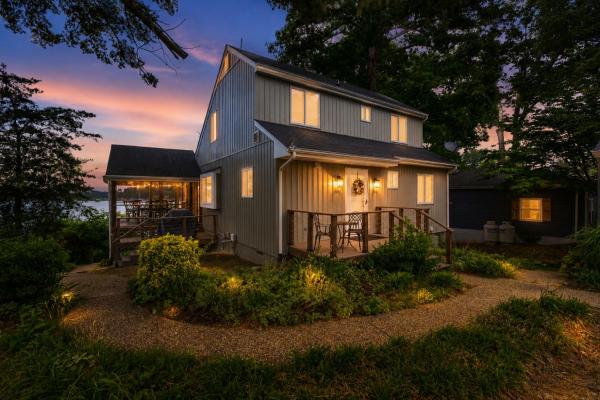 River Refresh - Waterfront With Spa On Placid Bay Luxury Vacation Rental By B Michaels Escapes - Virginia