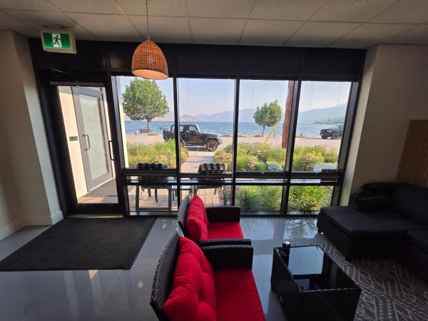 Lakeview Main Floor Suite 104 - Peachland