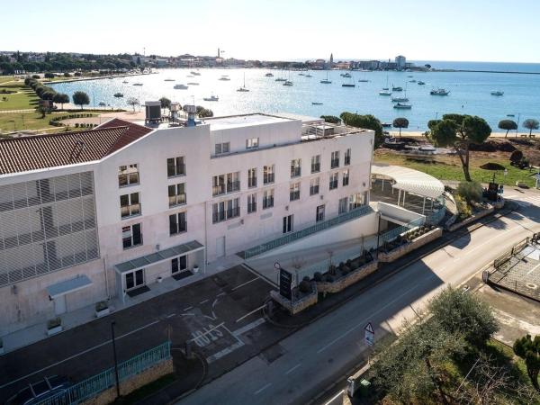 Apartments With Swimming Pool Rozac, Umag - 27248 - Umag