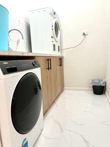 Affordable Comfy Rooms Near Trains With Free Parking In Noble Park - Dandenong
