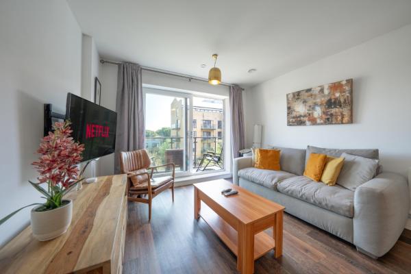 Grover Court - Modern Stay With Free Gated Parking & Wifi - Watford