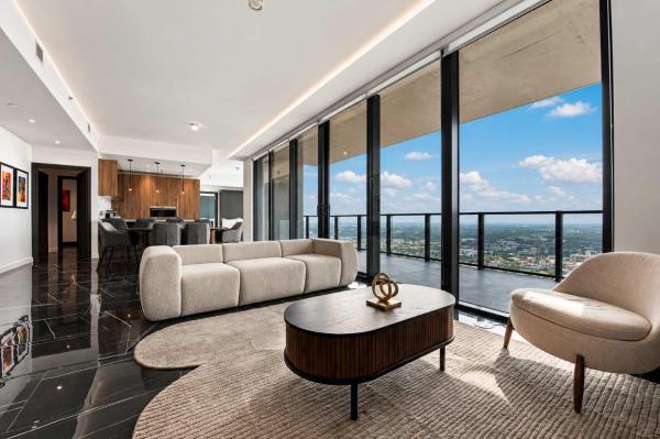 60th-floor Sky Penthouse With Panoramic Views - Miami, FL