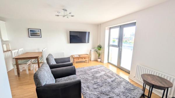 2-min Walk To Belfast Centre - Bright Spacious With Views - Free Secure Parking - Belfast