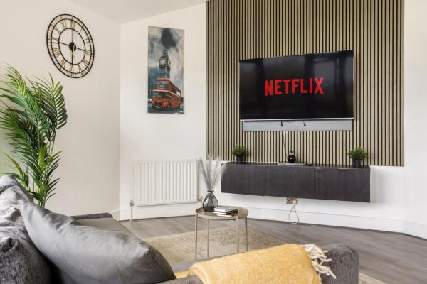 Luxury 2br Penthouse Suite With Private Balcony In Wapping - Londra