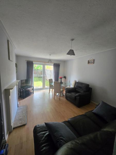 Comfortable 2 Bedroom House - Bury