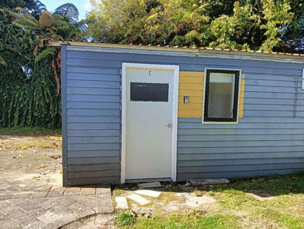 2 Double And 1 Sofa Beds Chalet - Rotorua