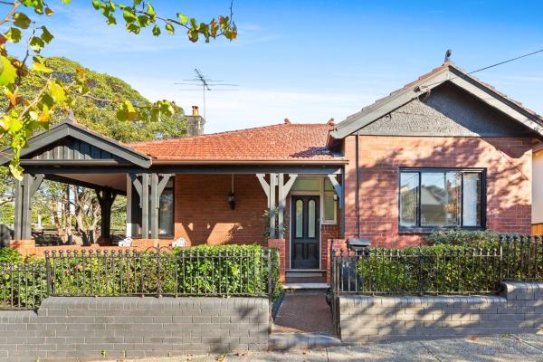 Spacious 4-bed Character House In Vibrant Stanmore - Rosebery
