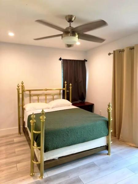 East Atx Private Room & Ensuite Bath - 5 Min To Dt - Austin, TX