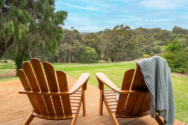 Swings Vineyard Chalet - Winery Escape For 4 People - Yallingup