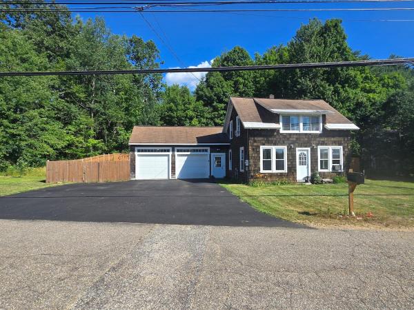Lakes Region Family Getaway & Pet Friendly - Belmont, NH