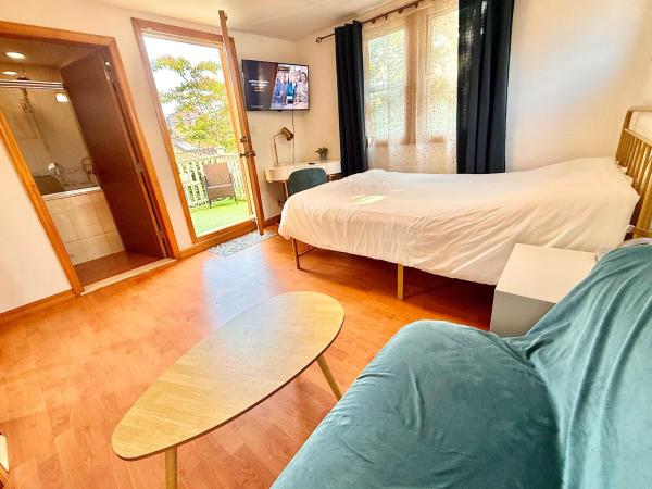Large Sunny Coastal Suite, Private Bath & Balcony - Brooklyn, NY