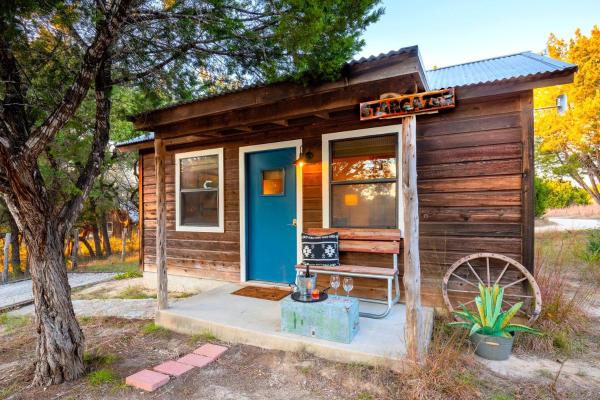 Charming Texas Hill Country Cabin Ideal For Vacations Near Austin - Lake Travis, TX