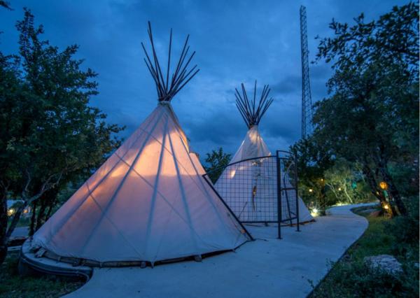 Cliffside Tipi Retreat With Jetted Soak & Sunset Skies In Cottonwood Shores, Texas - États-Unis