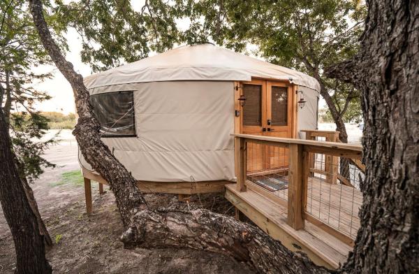 Luxury Glamping Yurt With Hot-tub On The Medina River Bandera, Texas - Bandera, TX