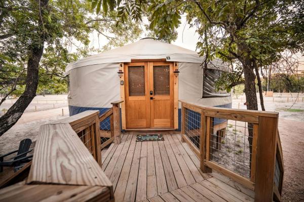 Enchanting Glamping Yurt With Access To The Tranquil Medina River In Bandera, Texas - Bandera, TX
