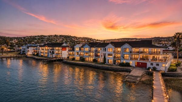 Laguna Grove Waterfront Living - Knysna
