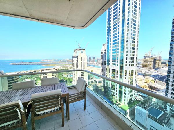 Refurbished 2bhk - Panoramic Sea & Beach View Stay-sleeps 6 - Dubai