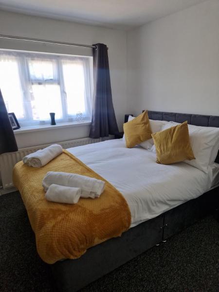 Modern 3-bedroom , Comfy Family Home With Garden & Hassle-free Parking & Wifi - Leicester