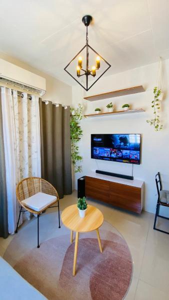 Tiny House Bath Tub Fully Ac Netflix - Pililla