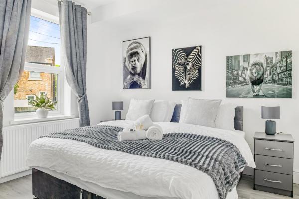 Revolution House | Spacious Stay For Teams - Nottinghamshire