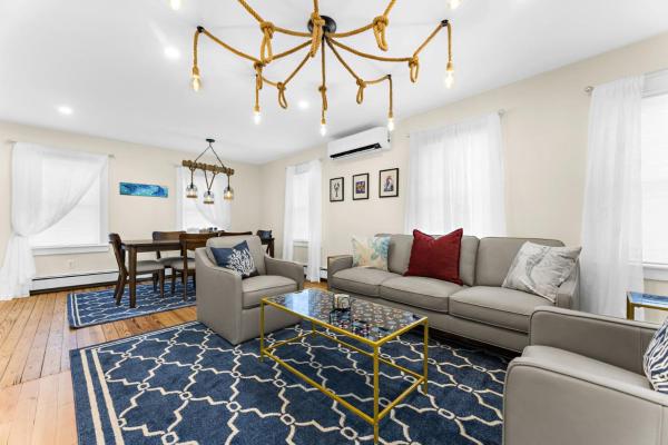 The Seafarers Stay A Nautically Themed 3br Flat In Stonington Borough - Stonington, CT
