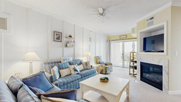 Spacious Top-floor Beach Retreat With Pool Fireplace & Steps To Northside Park & Beach - Fenwick Island, DE