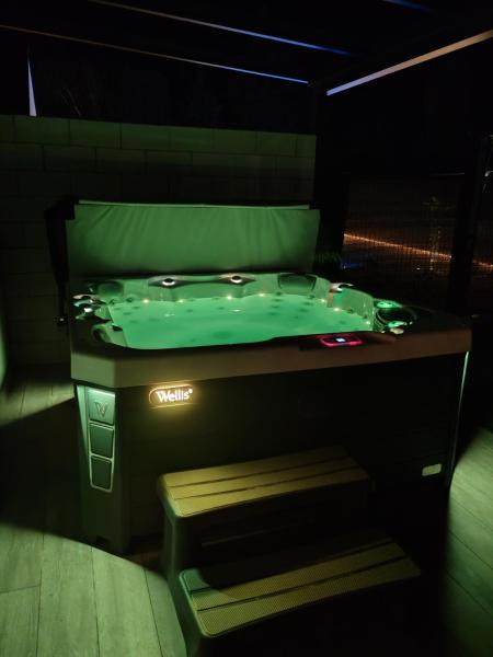 Lake Breeze Jacuzzi Apartman House - Siófok
