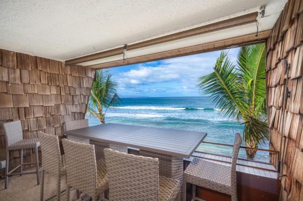 Modern-rustic Beach Renovation Direct Oceanfront Penthouse - Maui, HI