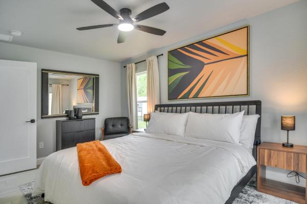 Sleek & Central! Safety Harbor Home Near Beaches - Clearwater, FL