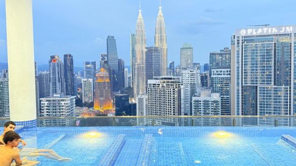 The Luxe Suites Colony Sky Pools - Setapak
