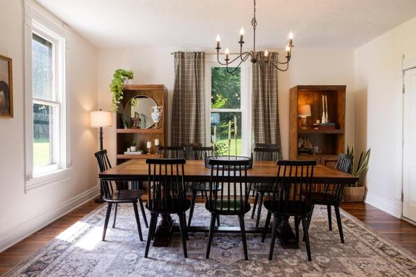 Cozy 4 Bed Farmhouse In Lancaster Min To Hocking Hills! Sleeps 10 - Lancaster, OH